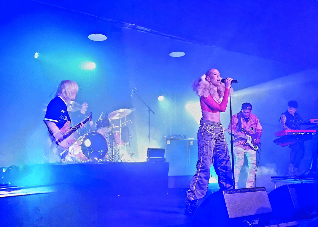 Maniac on Mute by Circle the Earth | Rock Era Magazine